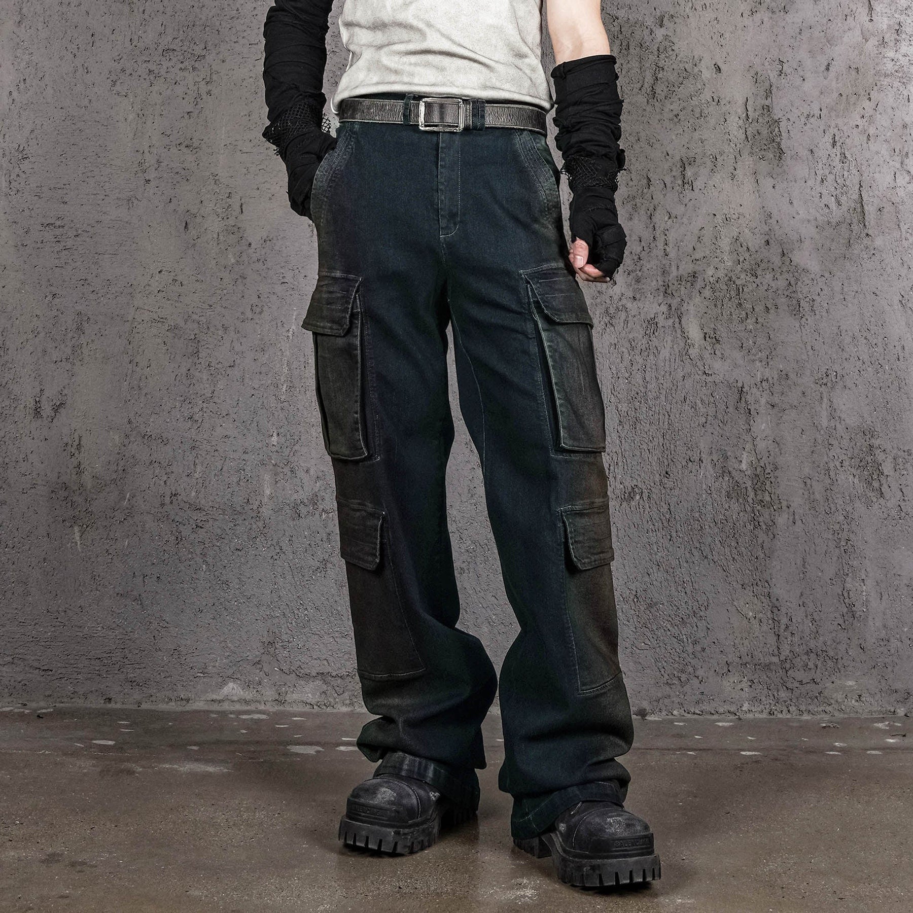 UNDERWATER Multi Pockets Gradient Jeans