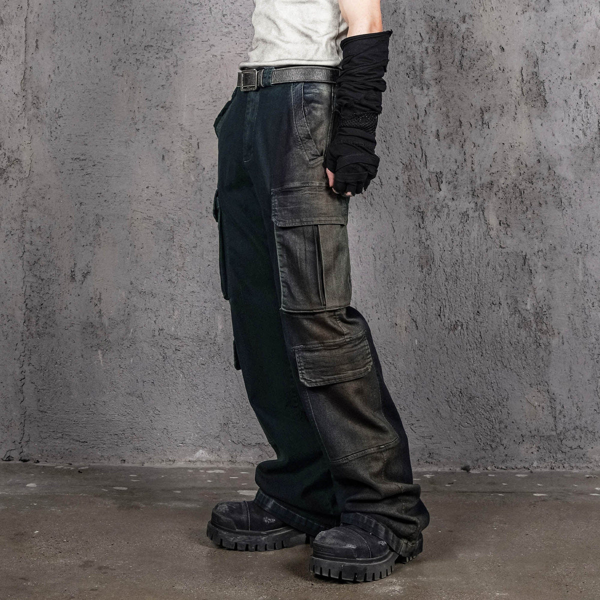 UNDERWATER Multi Pockets Gradient Jeans