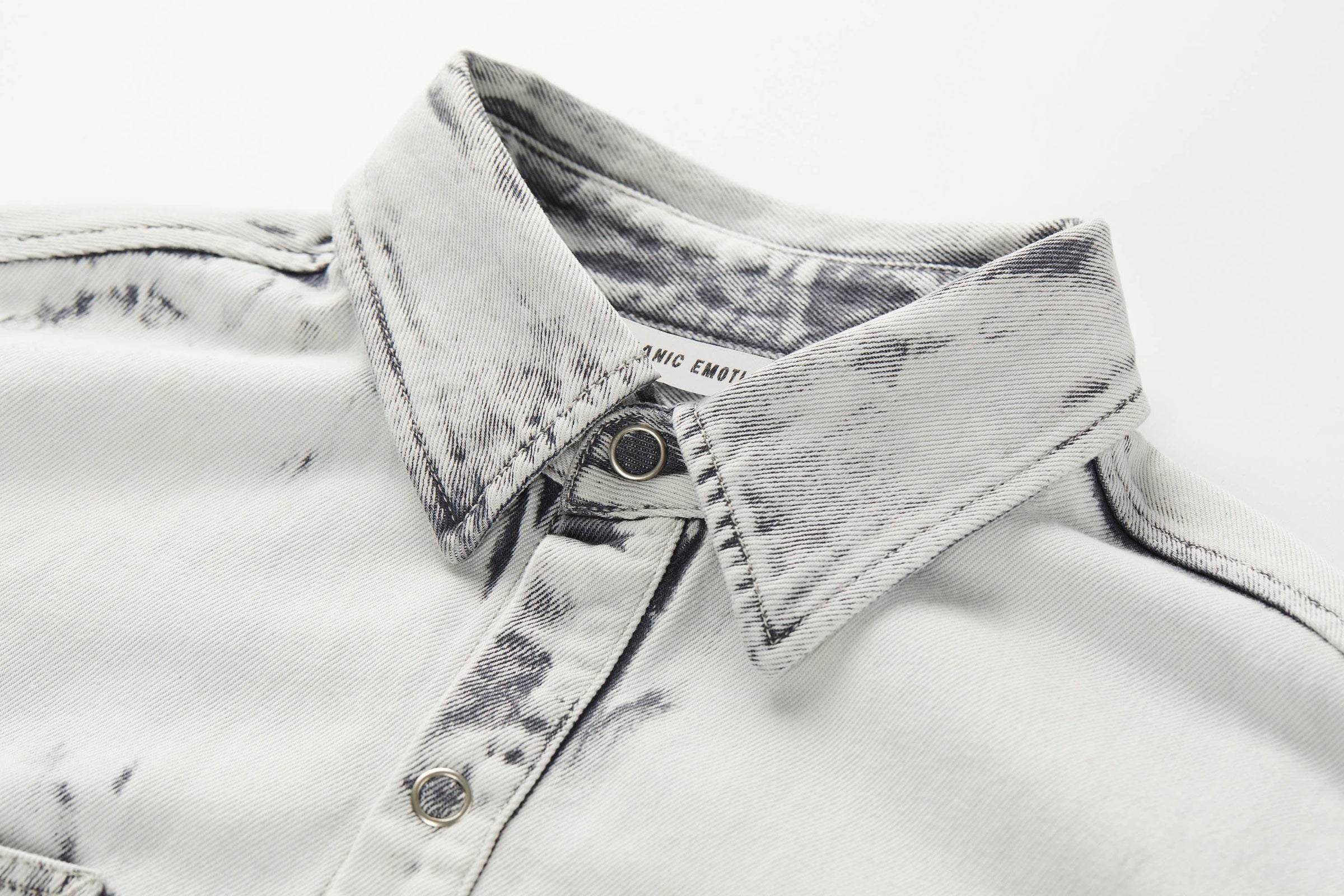 ORGANIC EMOTION Distressed Snow Mountain Tie-Dye Denim Shirt